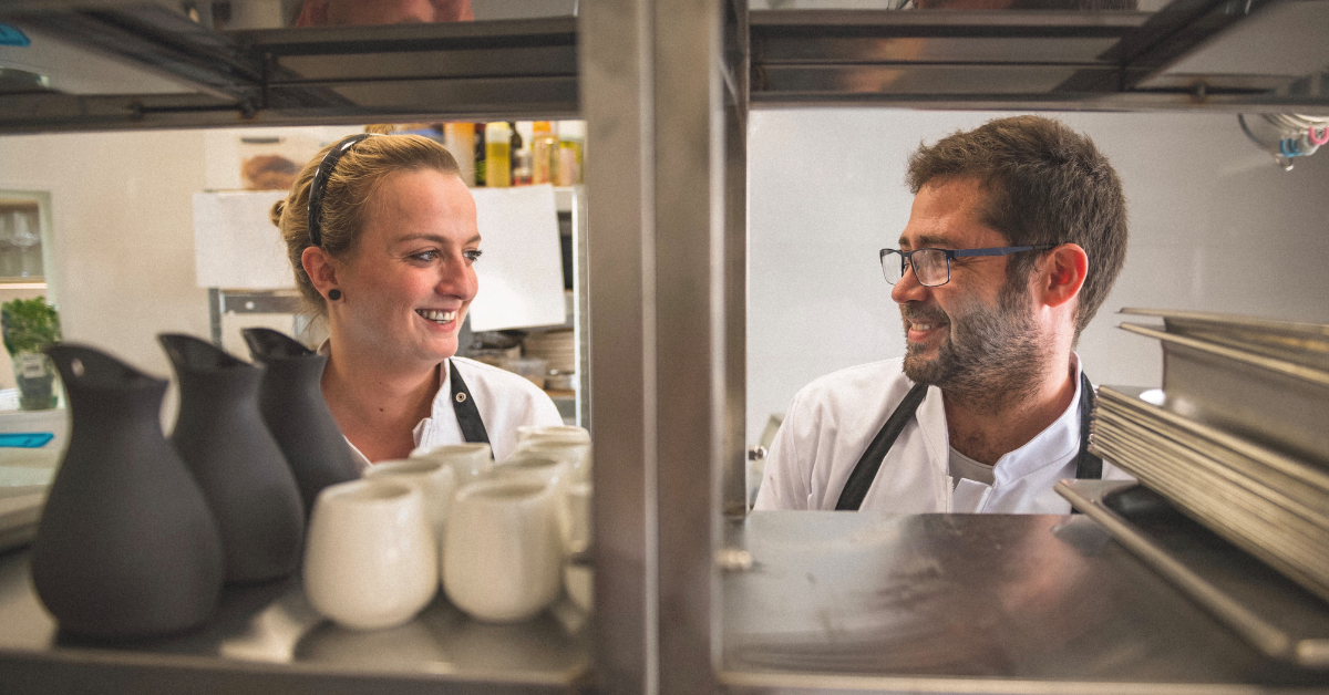 "Mensen delen lief en leed aan tafel" - Davidsfonds.be